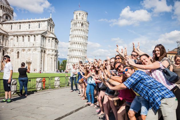 How to Avoid Tourist Crowds At Popular Attractions | Travel.Earth