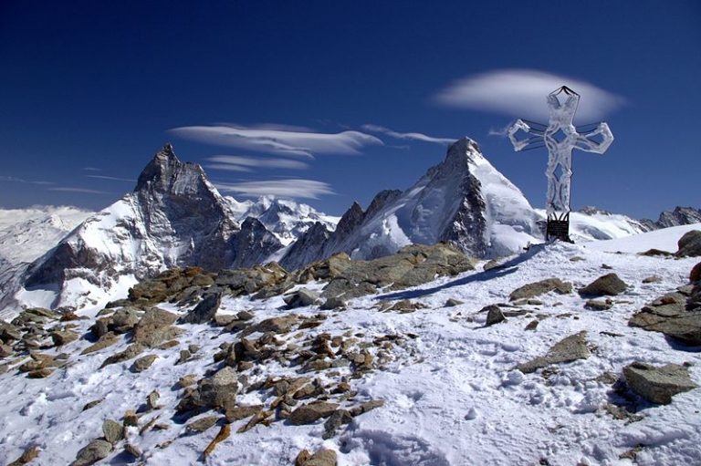 Go On These 9 Best Treks From Around The World! | Travel.Earth
