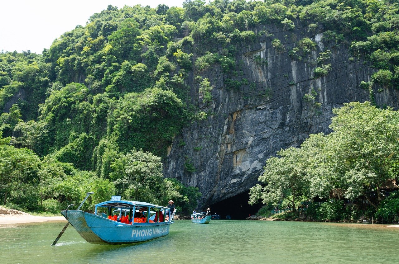Discover Ha Long Bay With Our Ultimate Guide